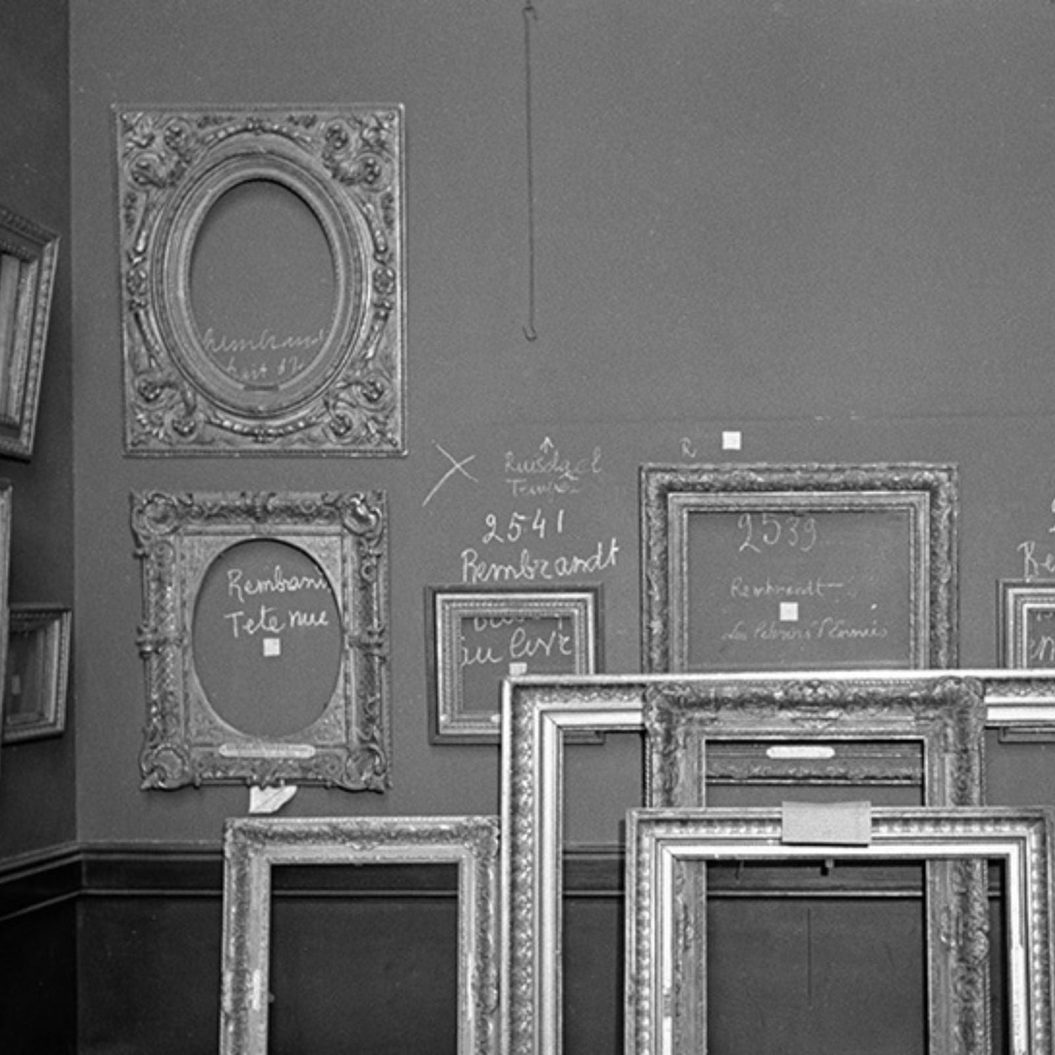 Framing Memories: The Story Behind Photo Frames – Gallery Gifts Online